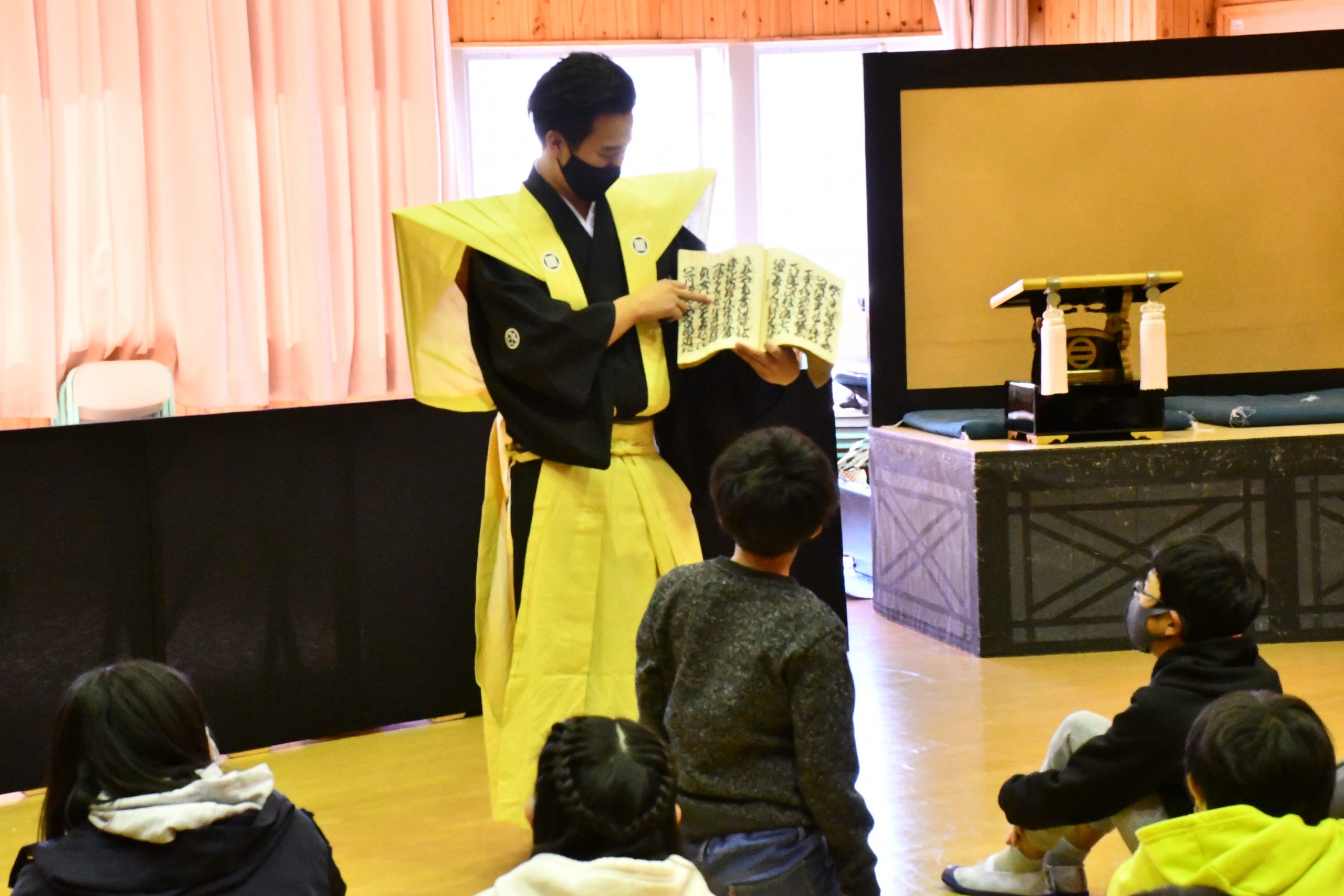 生駒市立生駒南第二小学校でワークショップを行いました。 淡路人形座 